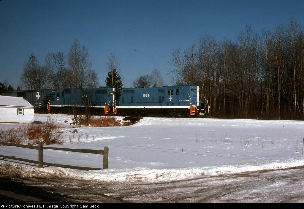 B&M 1568 and 207 on #6052